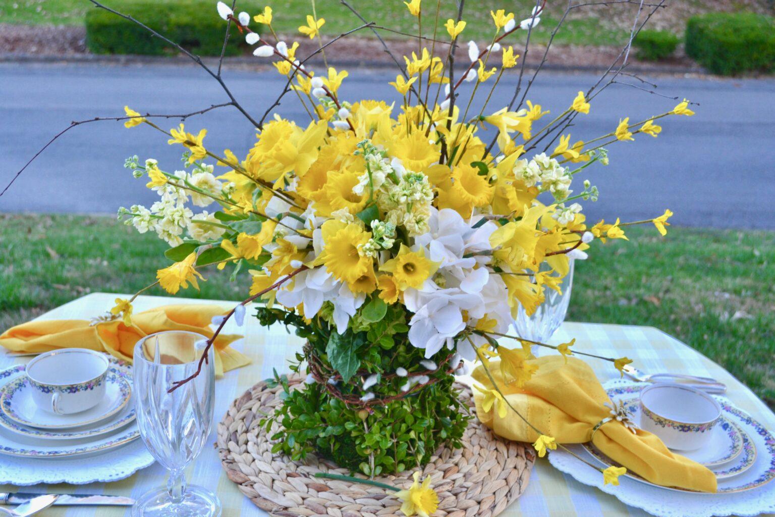 How to Make a Spring Daffodil Centerpiece - Liz Bushong